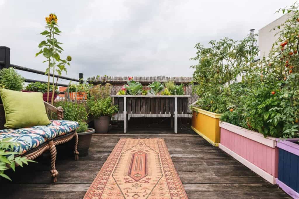 12 Beautiful Spring Photoshoot Ideas - Peerspace