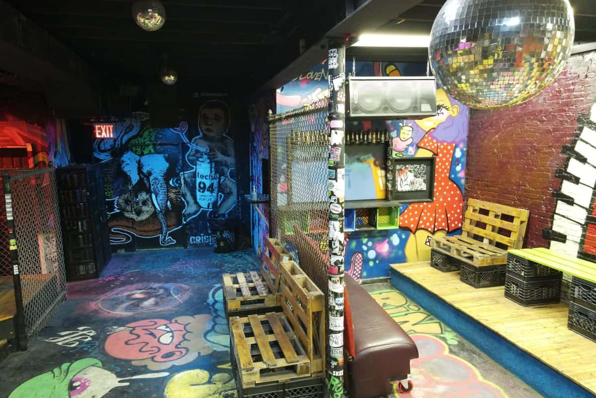 15 Super Fun Y2K Party Ideas - Peerspace