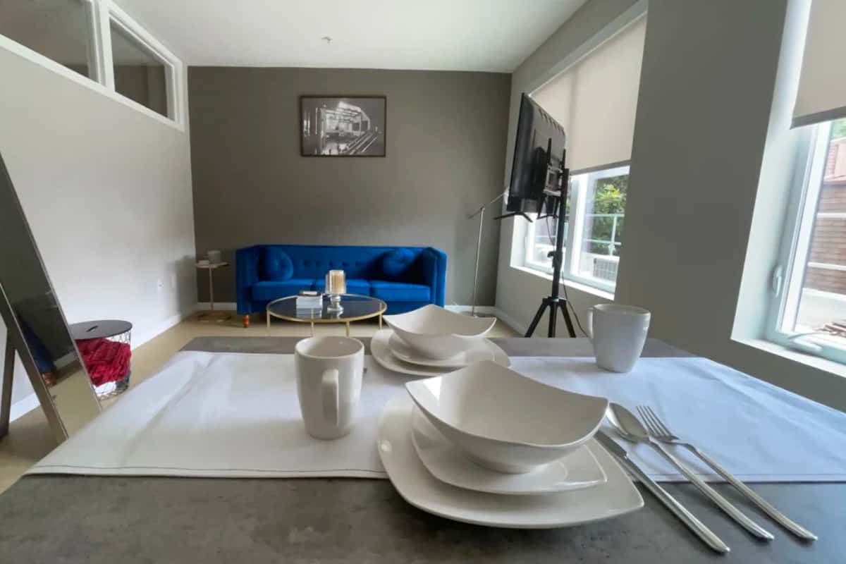 12 Chic City Photoshoot Ideas - Peerspace