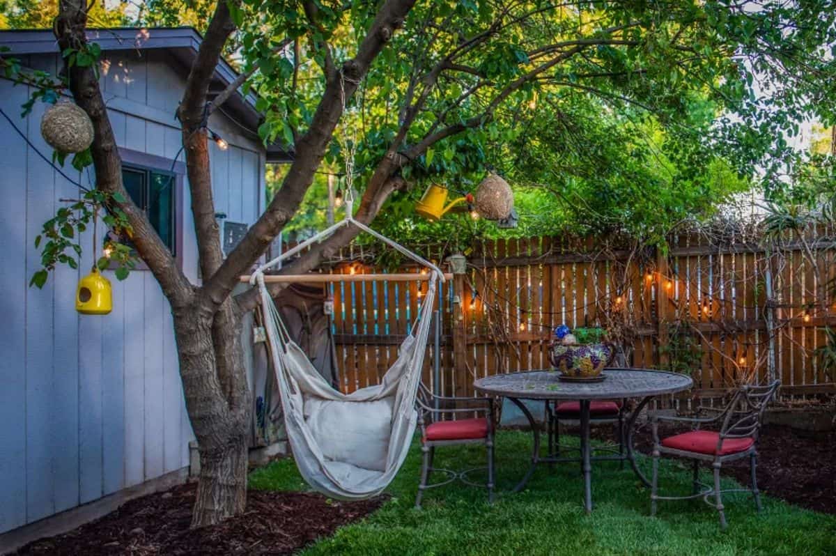 13 Creative Prom Photo Ideas To Remember Forever - Peerspace