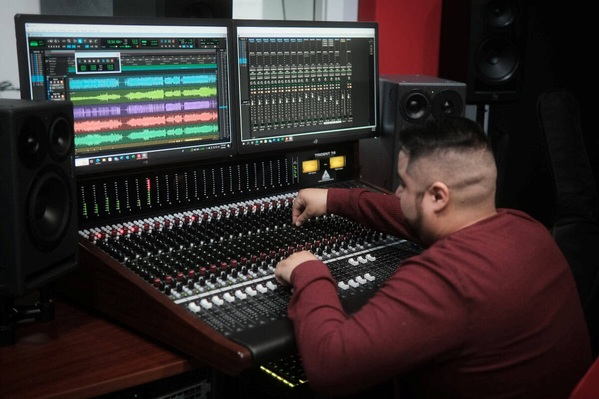 What’s Like an Airbnb for a Recording Studio? (2026) - Peerspace
