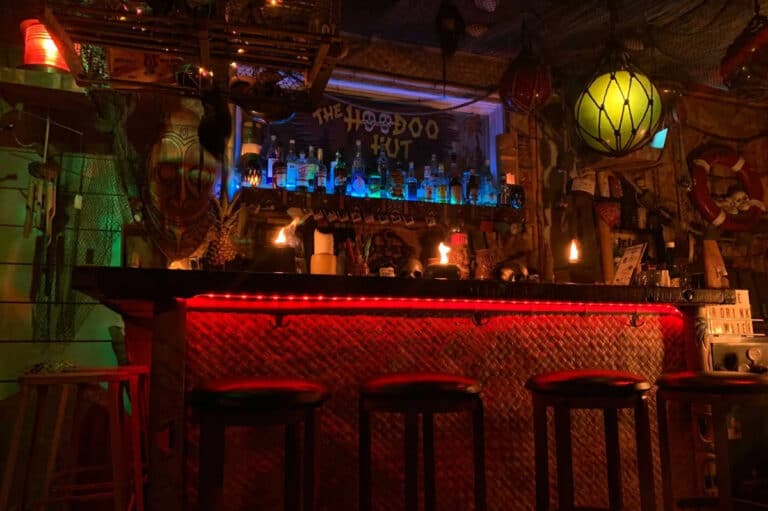 Here's How & Where To Rent A Bar For A Night - Peerspace
