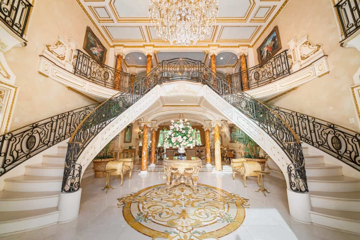 Here's How & Where To Rent A Mansion For A Night - Peerspace