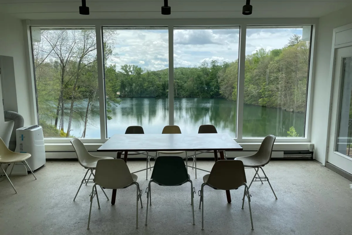 12 Beautiful Lake Photoshoot Ideas - Peerspace