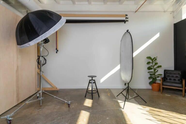 7 Easy White Background Photography Tips (2024) - Peerspace