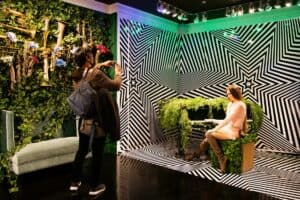 10 Unique Art Show Display Ideas - Peerspace