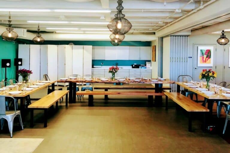 13 Eye-Catching Job Fair Ideas - Peerspace