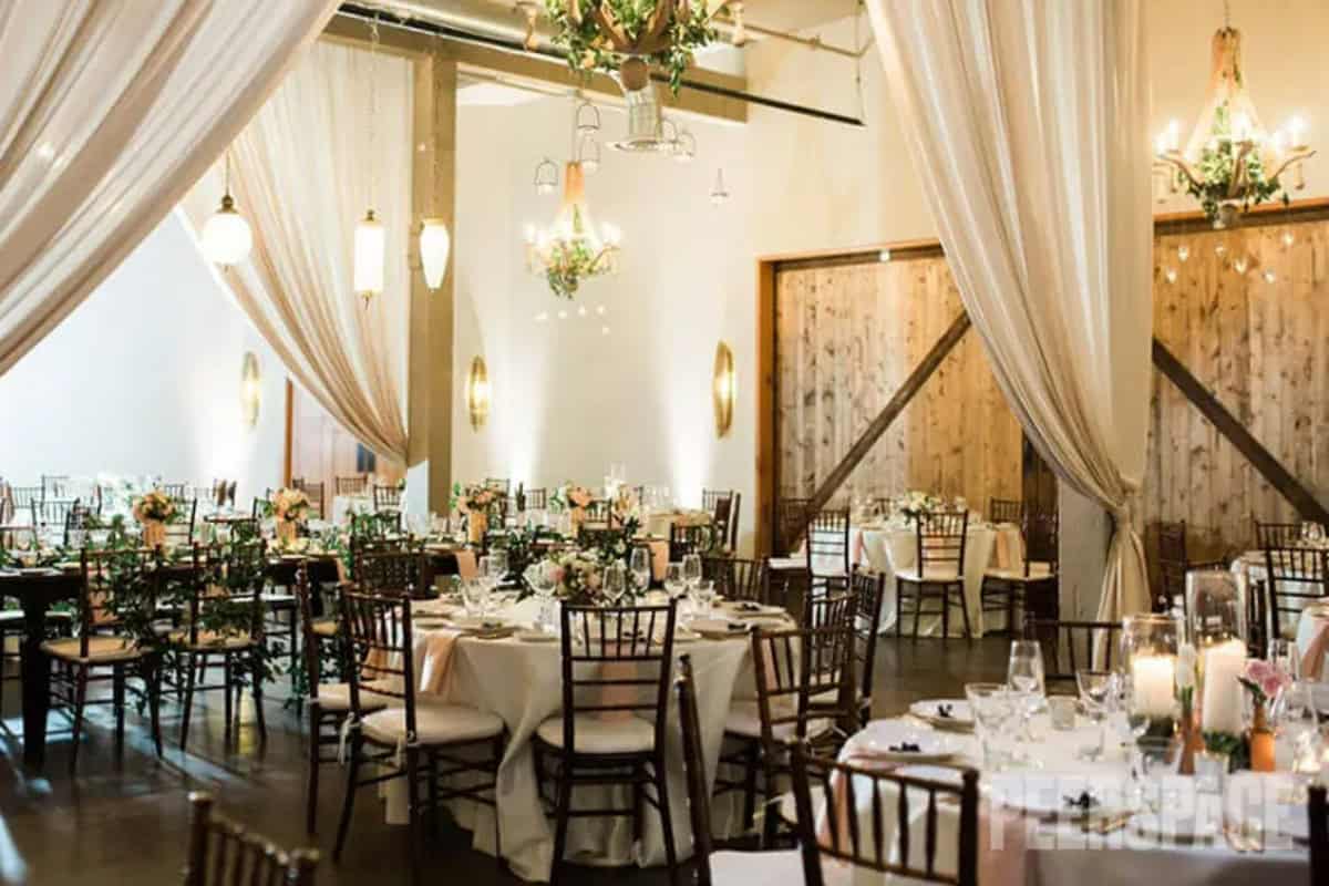 12 Memorable Class Reunion Ideas - Peerspace