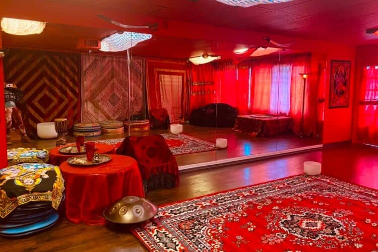 Planning A Red Wedding Theme: Tips & Tricks For The Perfect Day - Peerspace