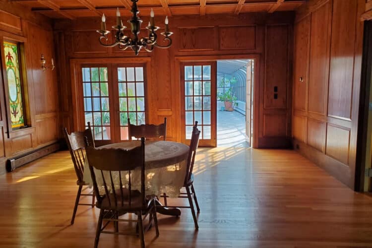 12 Unique Guys Night Ideas To Enjoy Something A Bit Different - Peerspace