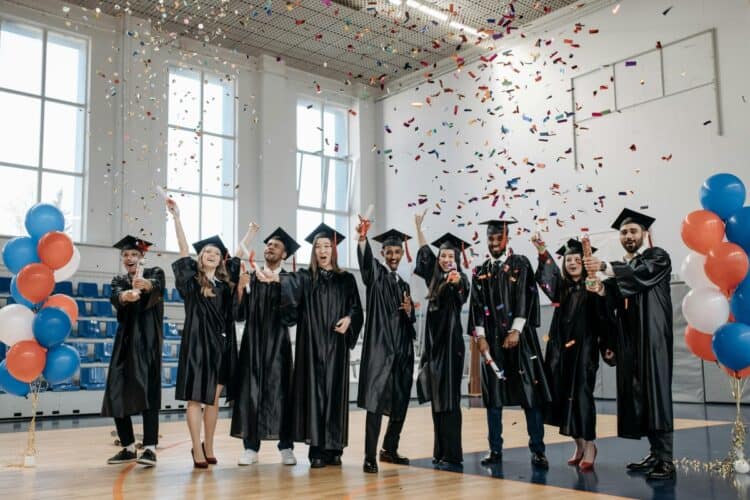 How to Plan the Perfect Graduation Party - Peerspace