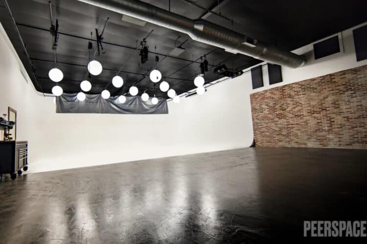 9 Fabulous Studio Photoshoot Ideas in Houston (2025) - Peerspace
