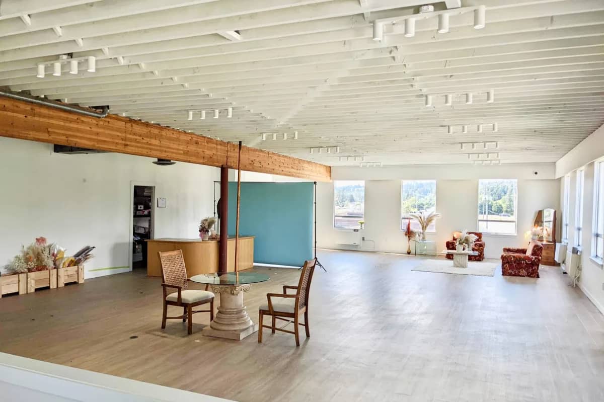 11 Unique Art Show Display Ideas - Peerspace