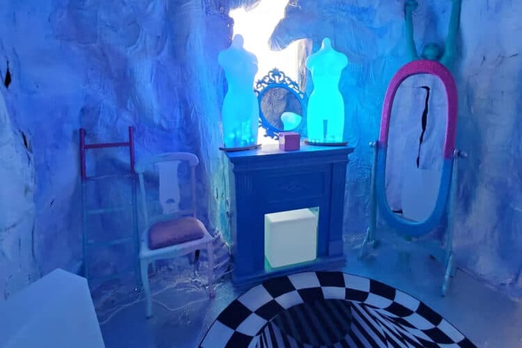 12 Creative Photo Prop Ideas To Stand Out On Instagram - Peerspace