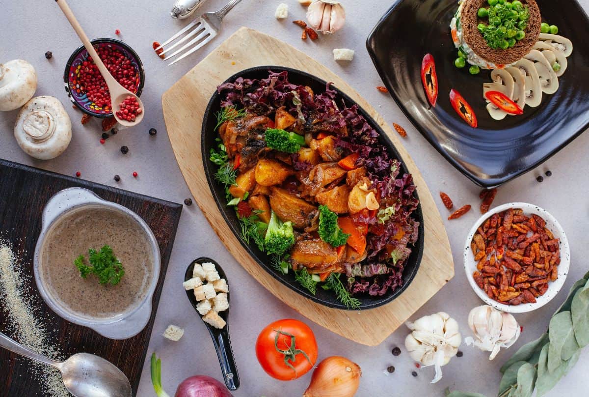 9 Fun Potluck Party Ideas - Peerspace