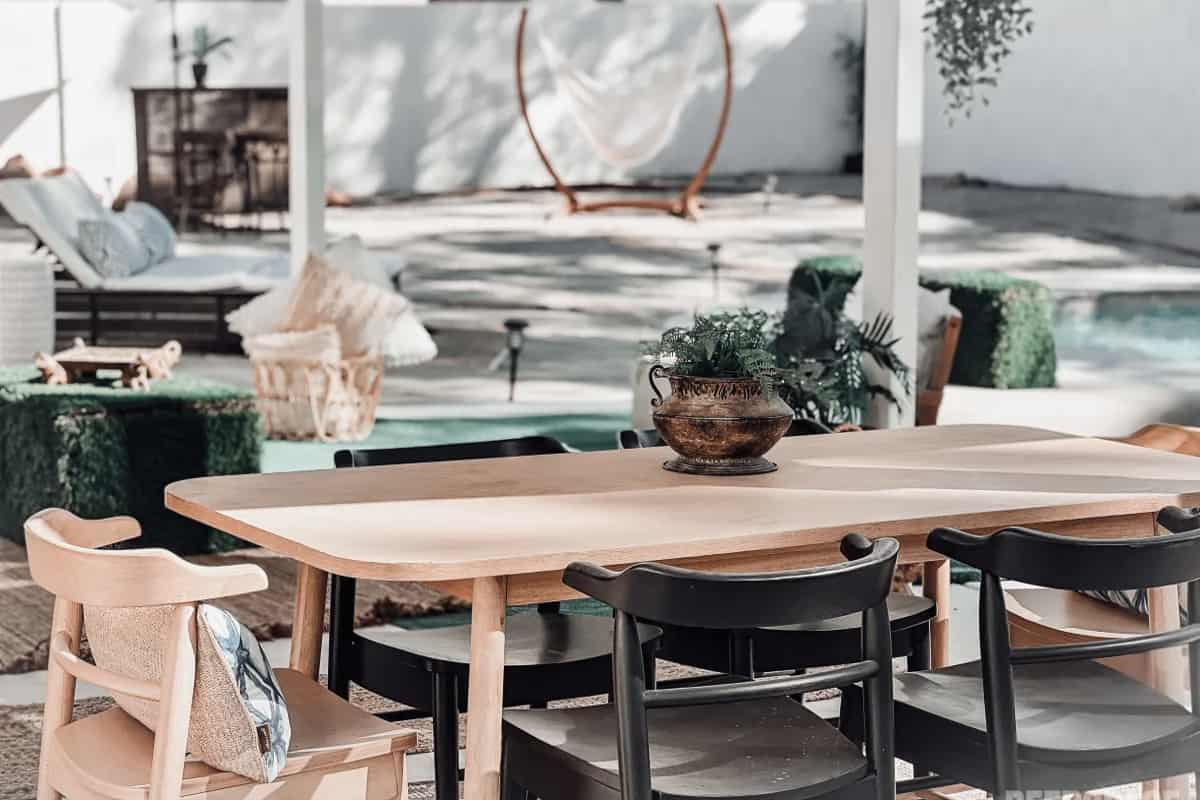 Here’s How to Find an Airbnb With a Big Backyard for Events (2025) - Peerspace