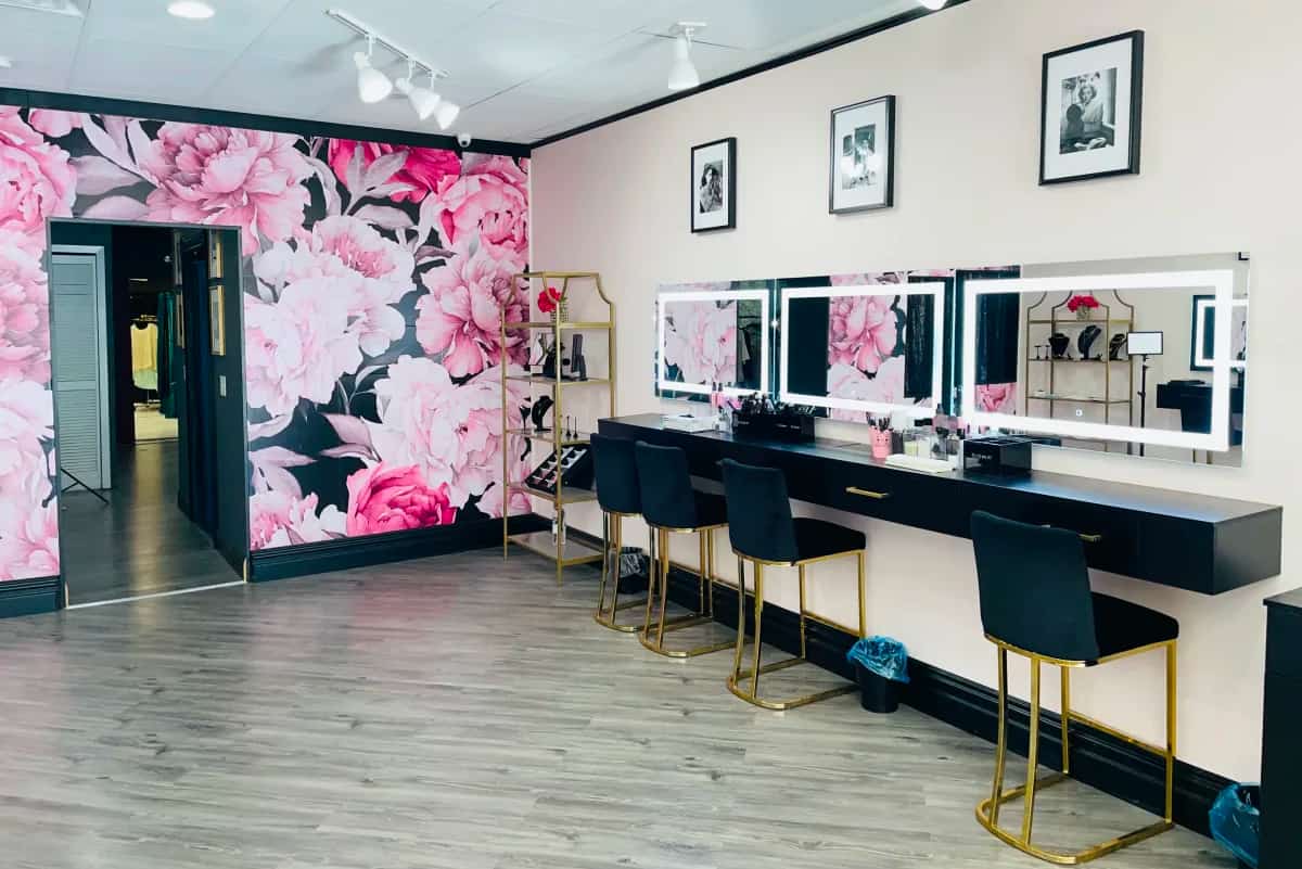 Glamour Photography: What To Know & How To Nail It (2025) - Peerspace